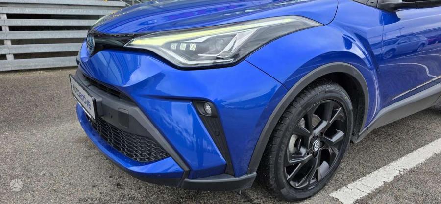 Blue Toyota C-HR 2022 in Vilnius, with an engine capacity of 1.99 L and mileage of 76 thousand km for 24650 €, photo 29 on AUTOMOTO.COM.LV