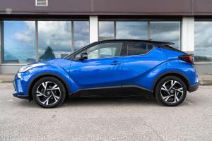 Blue Toyota C-HR 2022 in Vilnius, with an engine capacity of 1.99 L and mileage of 70 thousand km for 22950 €, photo 3 on AUTOMOTO.COM.LV