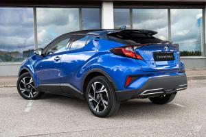 Blue Toyota C-HR 2022 in Vilnius, with an engine capacity of 1.99 L and mileage of 70 thousand km for 22950 €, photo 4 on AUTOMOTO.COM.LV