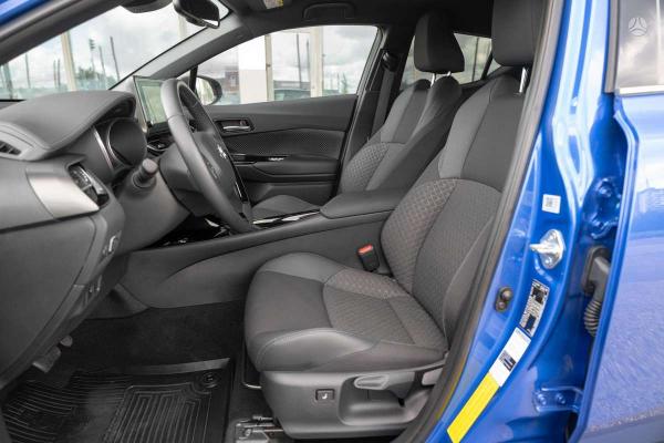 Тойота C-HR 2022 в Вильнюс на AUTOMOTO.COM.LV Синий Тойота C-HR 2022 в Вильнюс, объемом двигателя 1.99 л и пробегом 70 тыс. км за 22950 €, фото 11 на AUTOMOTO.COM.LV