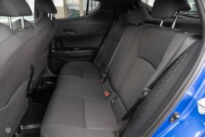 Blue Toyota C-HR 2022 in Vilnius, with an engine capacity of 1.99 L and mileage of 70 thousand km for 22950 €, photo 12 on AUTOMOTO.COM.LV