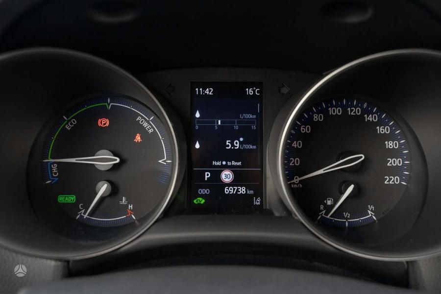Blue Toyota C-HR 2022 in Vilnius, with an engine capacity of 1.99 L and mileage of 70 thousand km for 22950 €, photo 17 on AUTOMOTO.COM.LV