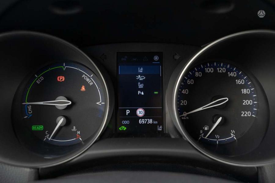 Blue Toyota C-HR 2022 in Vilnius, with an engine capacity of 1.99 L and mileage of 70 thousand km for 22950 €, photo 18 on AUTOMOTO.COM.LV