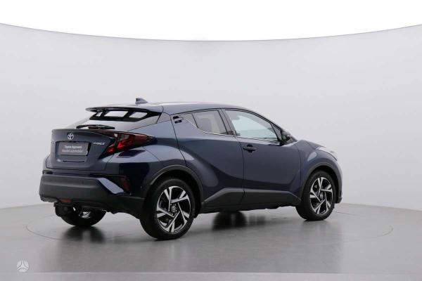 Zils Toyota C-HR 2023 Viļņa, ar dzinēja tilpumu 1.80 L un nobraukumu 6 tūkst. km par 24500 €, foto 3 vietnē AUTOMOTO.COM.LV