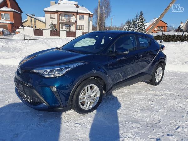 Синий Тойота C-HR 2023 в Паневежис, объемом двигателя 1.80 л и пробегом 30 тыс. км за 21500 €, фото 1 на AUTOMOTO.COM.LV