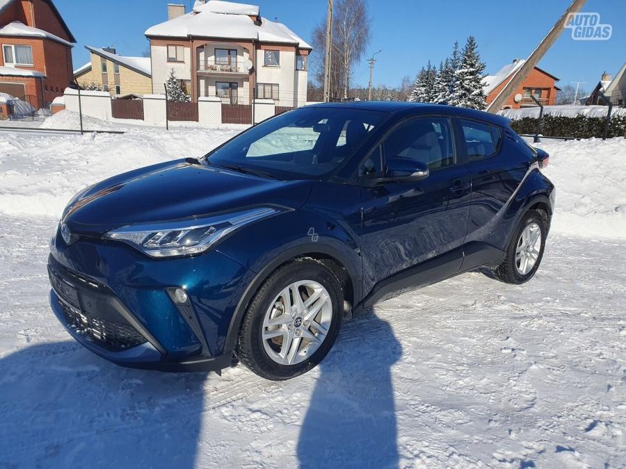 Zils Toyota C-HR 2023 Panevēža, ar dzinēja tilpumu 1.80 L un nobraukumu 30 tūkst. km par 20900 €, foto 1 vietnē AUTOMOTO.COM.LV
