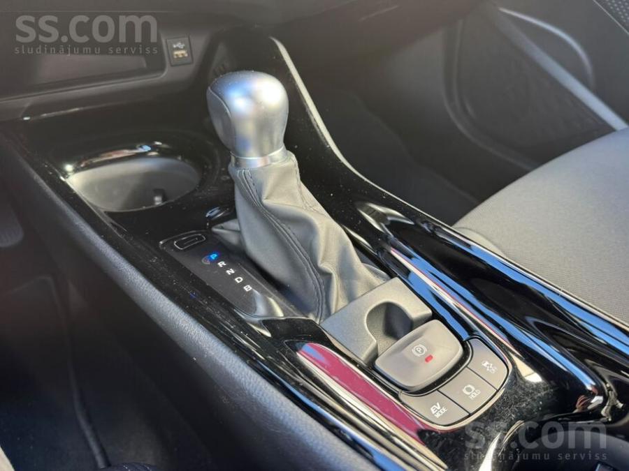 Zils Toyota C-HR 2023 Rīga, ar dzinēja tilpumu 1.80 L un nobraukumu 64 tūkst. km par 21450 €, foto 14 vietnē AUTOMOTO.COM.LV