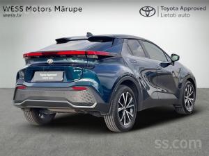 Синий Тойота C-HR 2024 в Рига, объемом двигателя 1.80 л и пробегом 20 тыс. км за 31990 €, фото 2 на AUTOMOTO.COM.LV