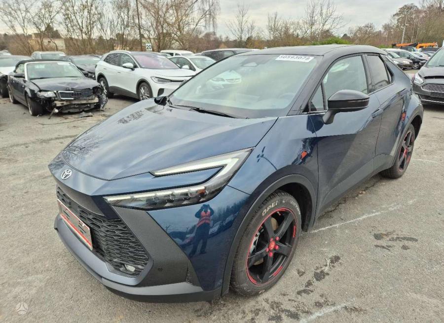 Zils Toyota C-HR 2025 Klaipėda, ar dzinēja tilpumu 1.99 L un nobraukumu 2 tūkst. km par 12400 €, foto 3 vietnē AUTOMOTO.COM.LV