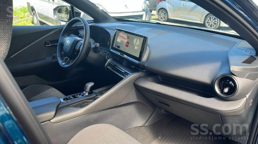 Zils Toyota C-HR 2025 Rīga, ar dzinēja tilpumu 1.80 L un nobraukumu 6 tūkst. km par 32450 €, foto 7 vietnē AUTOMOTO.COM.LV