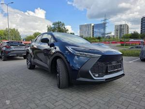 Синий Тойота C-HR 2025 в Вильнюс, объемом двигателя 1.99 л и пробегом 30 тыс. км за 29000 €, фото  на AUTOMOTO.COM.LV