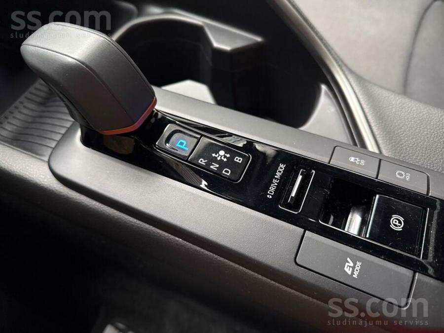Zils Toyota C-HR 2025 Rīga, ar dzinēja tilpumu 1.80 L un nobraukumu 28 tūkst. km par 28490 €, foto 14 vietnē AUTOMOTO.COM.LV
