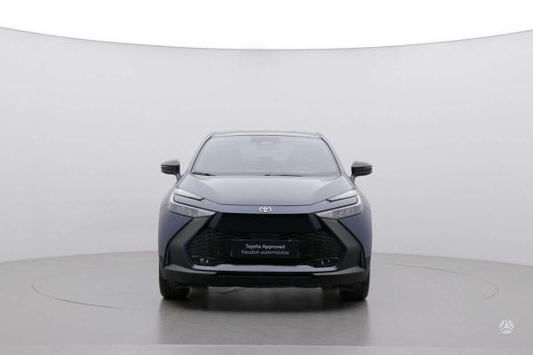 Blue Toyota C-HR 2025 in Vilnius, with an engine capacity of 1.80 L and mileage of 31 thousand km for 29900 €, photo 6 on AUTOMOTO.COM.LV