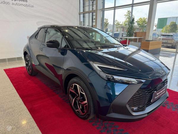 Blue Toyota C-HR 2025 in Siauliai, with an engine capacity of 1.99 L and mileage of 15 thousand km for 33900 €, photo 2 on AUTOMOTO.COM.LV