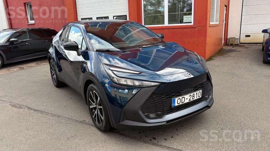 Zils Toyota C-HR 2025 Rīga, ar dzinēja tilpumu 1.80 L un nobraukumu 23 tūkst. km par 26200 €, foto 1 vietnē AUTOMOTO.COM.LV