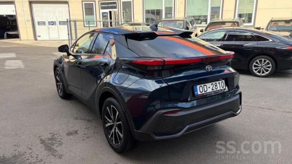 Blue Toyota C-HR 2025 in Riga, with an engine capacity of 1.80 L and mileage of 23 thousand km for 26200 €, photo 6 on AUTOMOTO.COM.LV