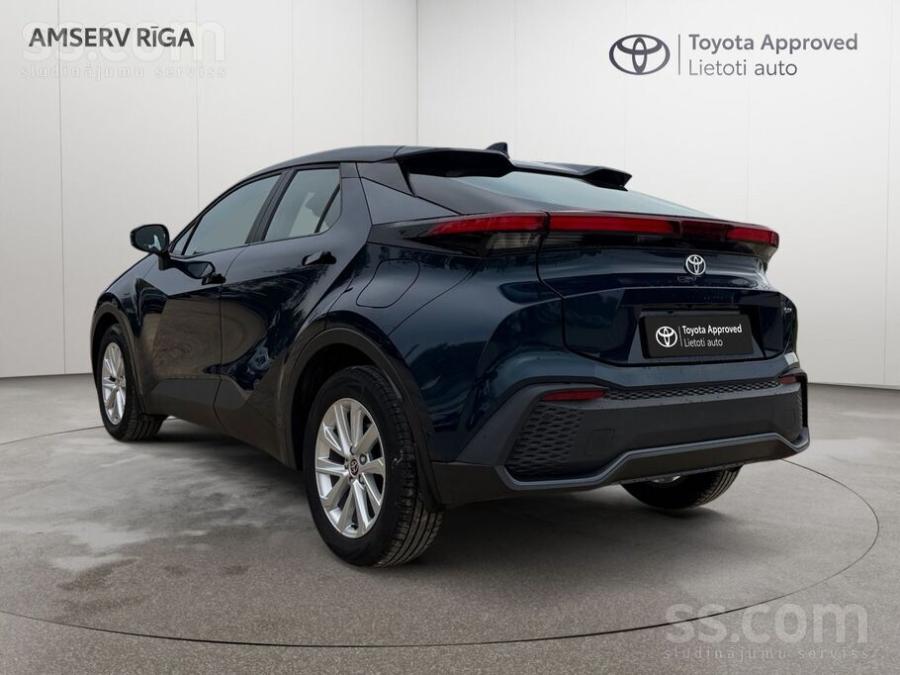 Синий Тойота C-HR 2025 в Рига, объемом двигателя 1.80 л и пробегом 42 тыс. км за 26900 €, фото 5 на AUTOMOTO.COM.LV