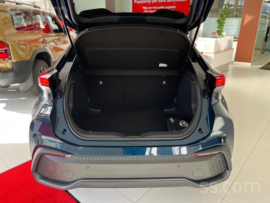 Zils Toyota C-HR 2026 Jēkabpils, ar dzinēja tilpumu 1.80 L un nobraukumu 10 tūkst. km par 35740 €, foto 20 vietnē AUTOMOTO.COM.LV
