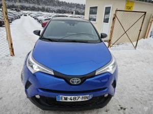 Blue Toyota C-HR 2017 in Vilnius, with an engine capacity of 1.80 L and mileage of 247 thousand km for 13300 €, photo 3 on AUTOMOTO.COM.LV