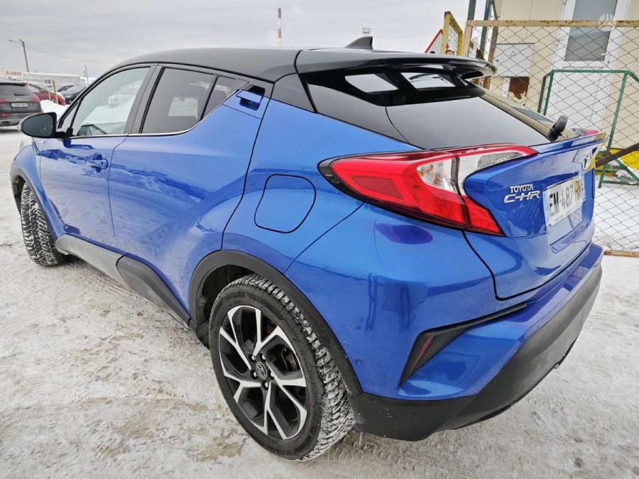 Blue Toyota C-HR 2017 in Vilnius, with an engine capacity of 1.80 L and mileage of 247 thousand km for 13300 €, photo 5 on AUTOMOTO.COM.LV