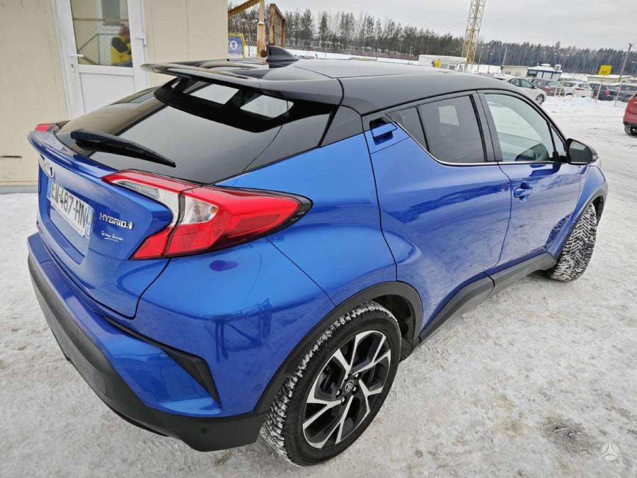Blue Toyota C-HR 2017 in Vilnius, with an engine capacity of 1.80 L and mileage of 247 thousand km for 13300 €, photo 11 on AUTOMOTO.COM.LV
