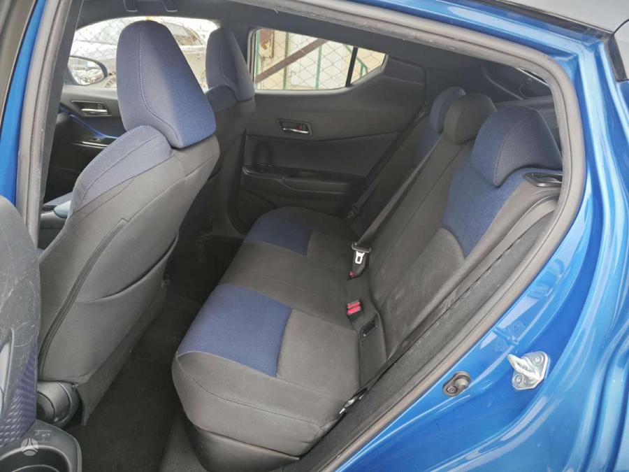 Blue Toyota C-HR 2017 in Vilnius, with an engine capacity of 1.80 L and mileage of 247 thousand km for 13300 €, photo 25 on AUTOMOTO.COM.LV