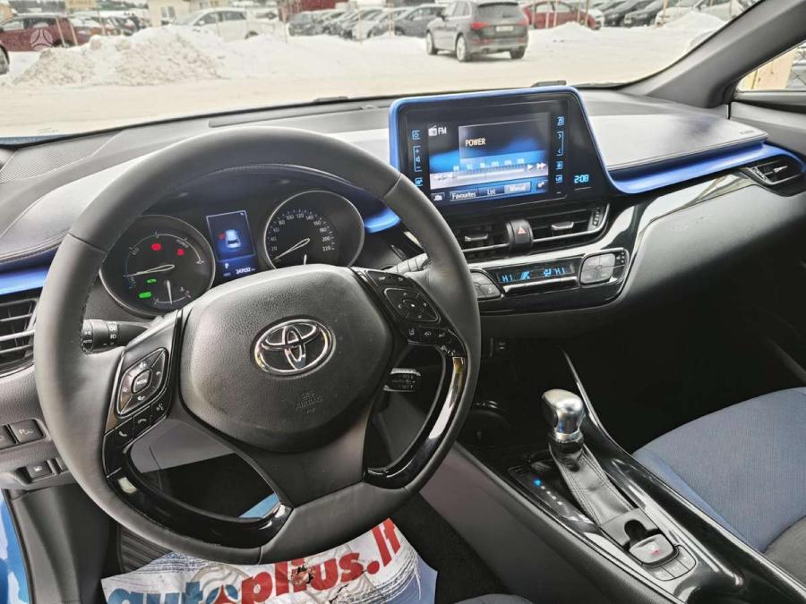Blue Toyota C-HR 2017 in Vilnius, with an engine capacity of 1.80 L and mileage of 247 thousand km for 13300 €, photo 28 on AUTOMOTO.COM.LV