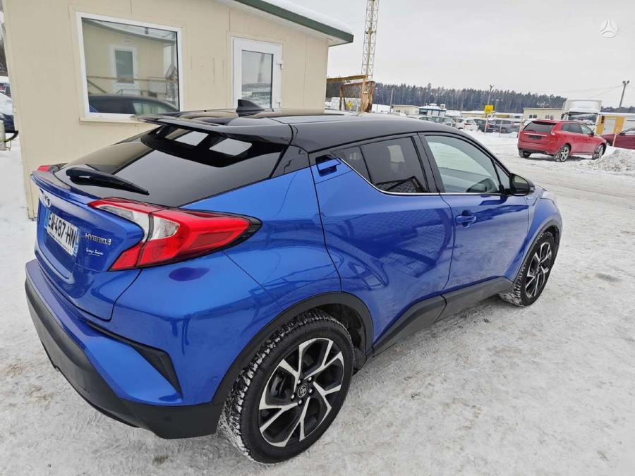 Blue Toyota C-HR 2017 in Vilnius, with an engine capacity of 1.80 L and mileage of 247 thousand km for 13300 €, photo 37 on AUTOMOTO.COM.LV