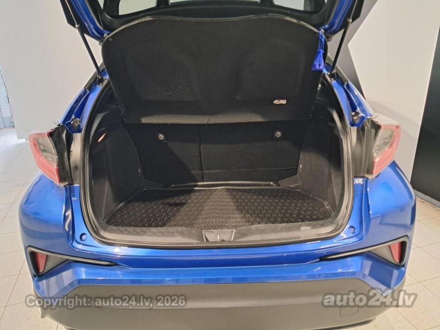 Blue Toyota C-HR 2017 in Narva, with an engine capacity of 1.80 L and mileage of 127 thousand km for 14900 €, photo 7 on AUTOMOTO.COM.LV