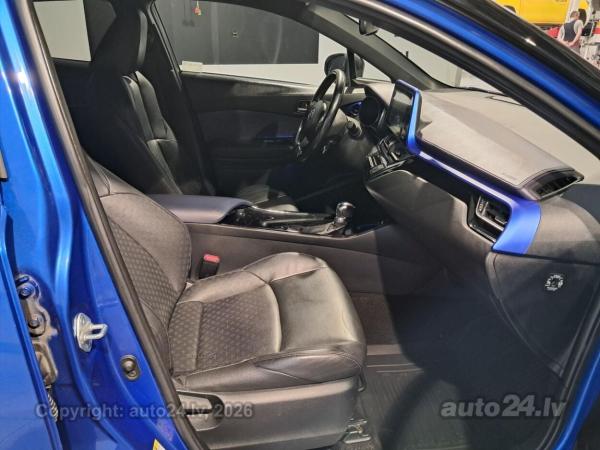 Blue Toyota C-HR 2017 in Narva, with an engine capacity of 1.80 L and mileage of 127 thousand km for 14900 €, photo 10 on AUTOMOTO.COM.LV