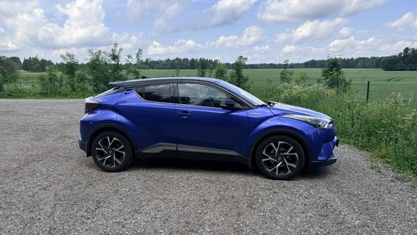 Синий Тойота C-HR 2017 в Таллин, объемом двигателя 1.80 л и пробегом 134 тыс. км за 15000 €, фото 9 на AUTOMOTO.COM.LV