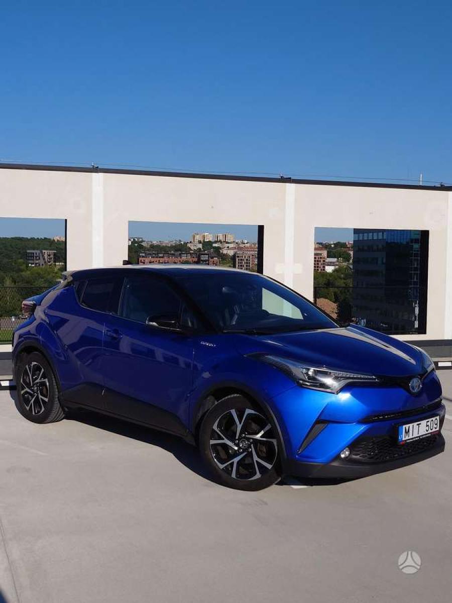 Синий Тойота C-HR 2017 в Вильнюс, объемом двигателя 1.80 л и пробегом 118 тыс. км за 17000 €, фото 3 на AUTOMOTO.COM.LV