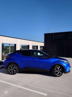 Синий Тойота C-HR 2017 в Вильнюс, объемом двигателя 1.80 л и пробегом 118 тыс. км за 17000 €, фото 4 на AUTOMOTO.COM.LV