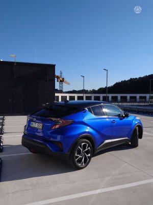 Синий Тойота C-HR 2017 в Вильнюс, объемом двигателя 1.80 л и пробегом 118 тыс. км за 17000 €, фото 5 на AUTOMOTO.COM.LV
