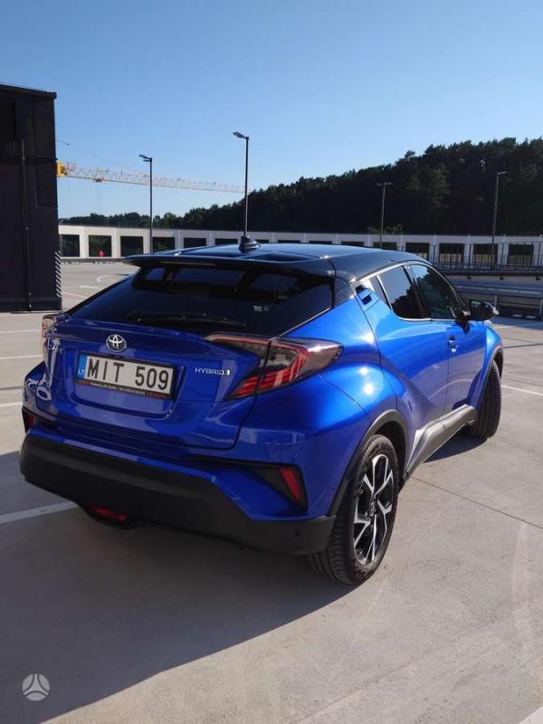 Синий Тойота C-HR 2017 в Вильнюс, объемом двигателя 1.80 л и пробегом 118 тыс. км за 17000 €, фото 5 на AUTOMOTO.COM.LV