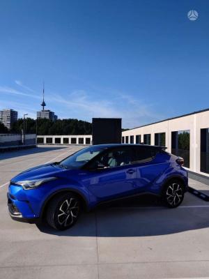 Синий Тойота C-HR 2017 в Вильнюс, объемом двигателя 1.80 л и пробегом 118 тыс. км за 17000 €, фото 10 на AUTOMOTO.COM.LV