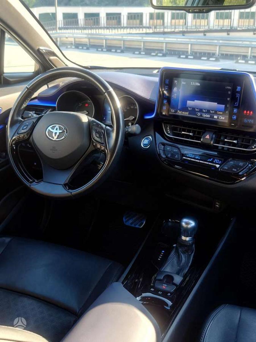 Синий Тойота C-HR 2017 в Вильнюс, объемом двигателя 1.80 л и пробегом 118 тыс. км за 17000 €, фото 18 на AUTOMOTO.COM.LV
