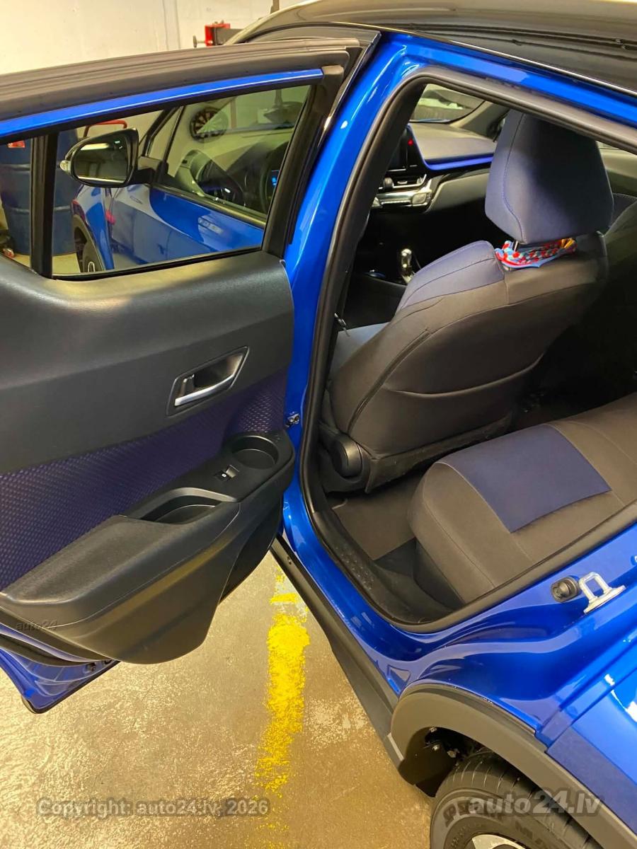 Zils Toyota C-HR 2018 Tallina, ar dzinēja tilpumu 1.80 L un nobraukumu 208 tūkst. km par 14000 €, foto 5 vietnē AUTOMOTO.COM.LV