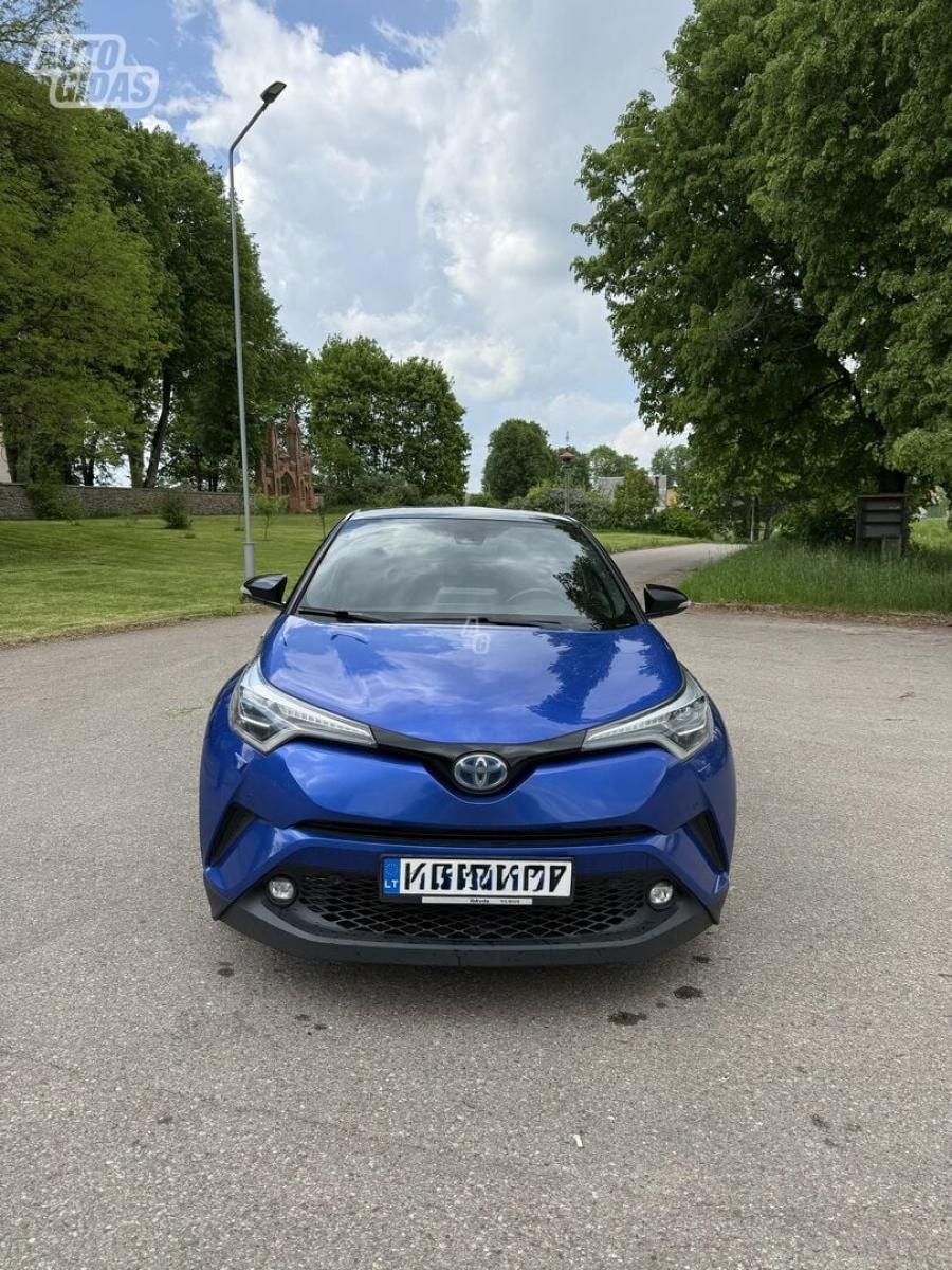 Blue Toyota C-HR 2018 in Trakai, with an engine capacity of 1.80 L and mileage of 197 thousand km for 18000 €, photo 1 on AUTOMOTO.COM.LV