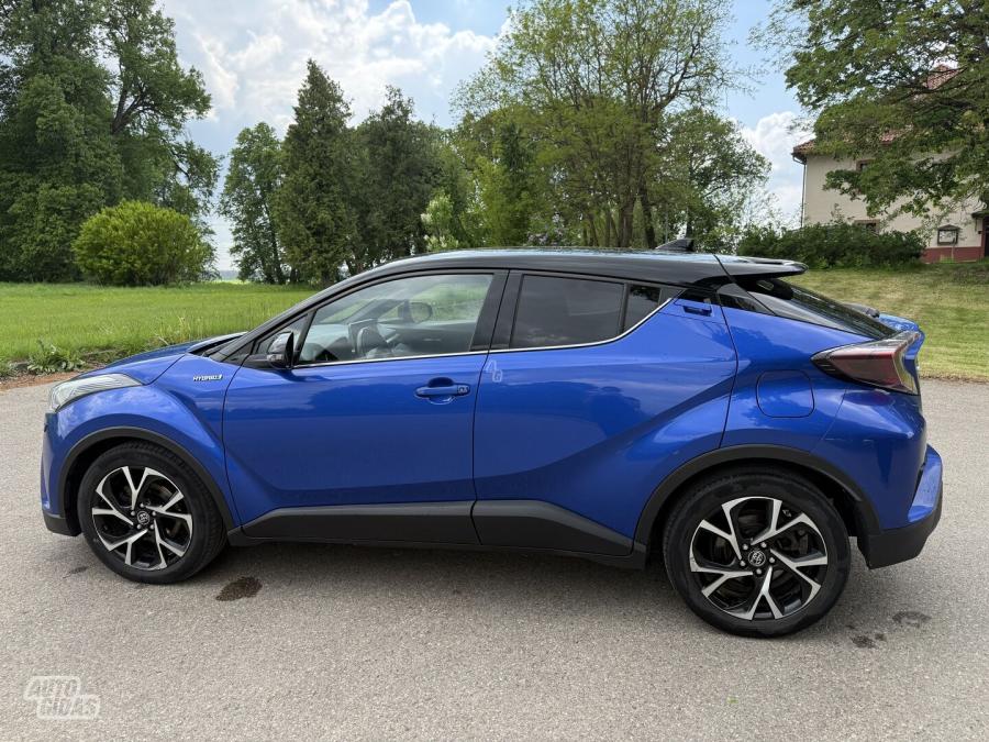 Blue Toyota C-HR 2018 in Trakai, with an engine capacity of 1.80 L and mileage of 197 thousand km for 18000 €, photo 8 on AUTOMOTO.COM.LV