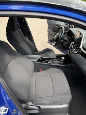 Blue Toyota C-HR 2018 in Trakai, with an engine capacity of 1.80 L and mileage of 197 thousand km for 18000 €, photo 12 on AUTOMOTO.COM.LV