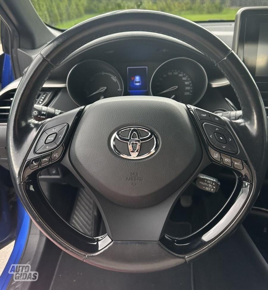 Blue Toyota C-HR 2018 in Trakai, with an engine capacity of 1.80 L and mileage of 197 thousand km for 18000 €, photo 14 on AUTOMOTO.COM.LV