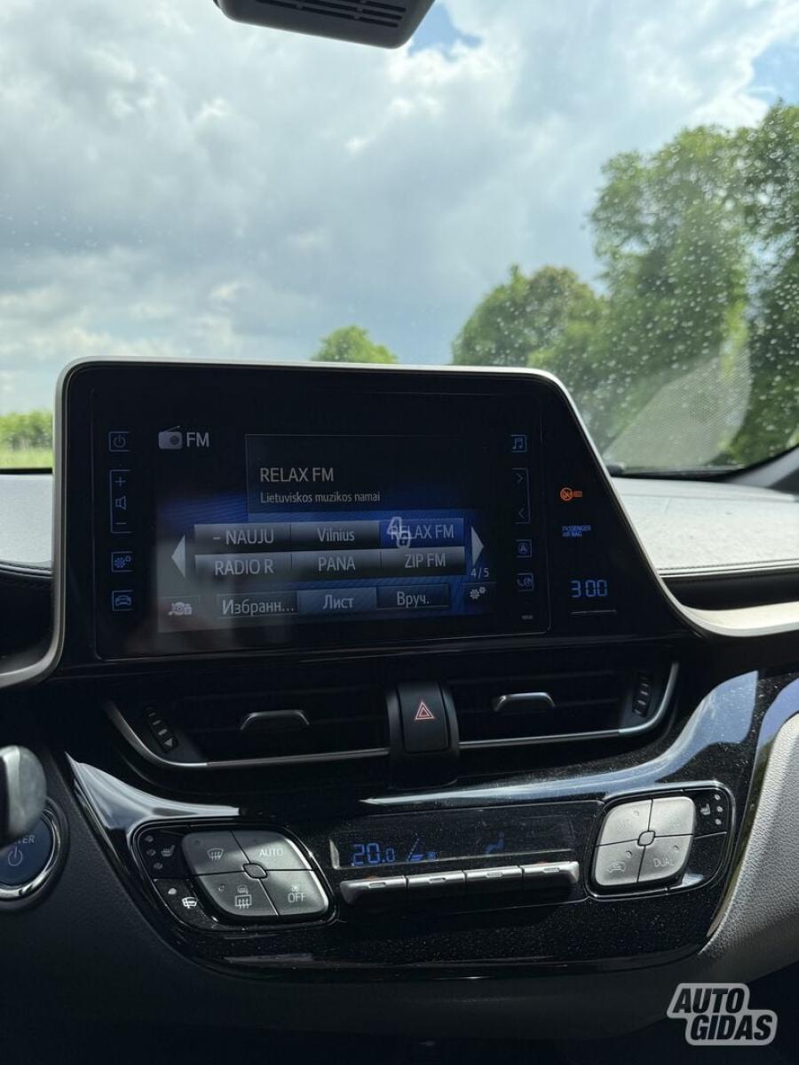 Blue Toyota C-HR 2018 in Trakai, with an engine capacity of 1.80 L and mileage of 197 thousand km for 18000 €, photo 16 on AUTOMOTO.COM.LV