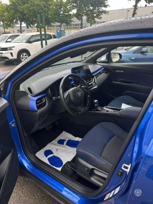 Синий Тойота C-HR 2018 в Клайпеда, объемом двигателя 1.80 л и пробегом 228 тыс. км за 15500 €, фото 13 на AUTOMOTO.COM.LV
