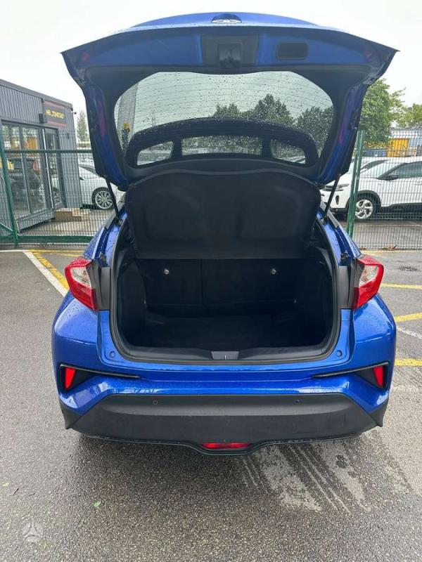 Blue Toyota C-HR 2018 in Klaipeda, with an engine capacity of 1.80 L and mileage of 226 thousand km for 13999 €, photo 9 on AUTOMOTO.COM.LV