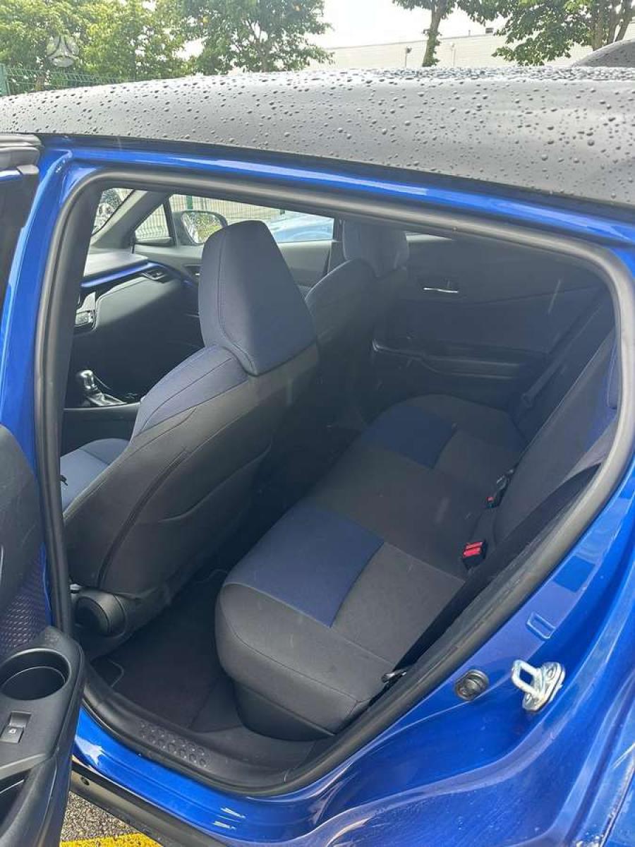 Zils Toyota C-HR 2018 Klaipėda, ar dzinēja tilpumu 1.80 L un nobraukumu 226 tūkst. km par 13999 €, foto 12 vietnē AUTOMOTO.COM.LV