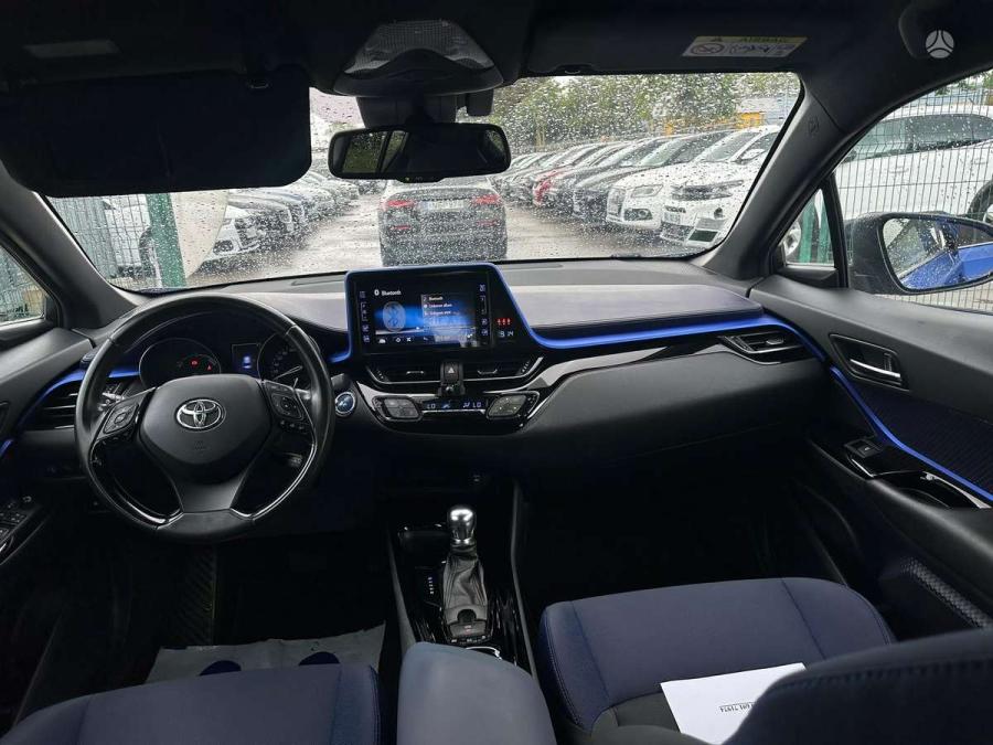Zils Toyota C-HR 2018 Klaipėda, ar dzinēja tilpumu 1.80 L un nobraukumu 226 tūkst. km par 13999 €, foto 13 vietnē AUTOMOTO.COM.LV