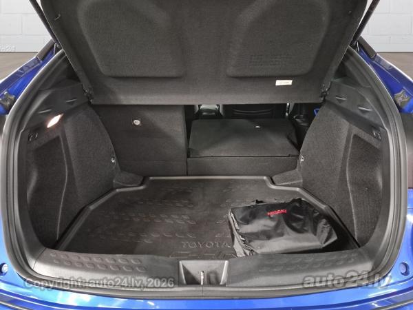 Zils Toyota C-HR 2021 Tallina, ar dzinēja tilpumu 1.80 L un nobraukumu 63 tūkst. km par 22490 €, foto 11 vietnē AUTOMOTO.COM.LV