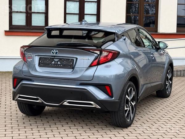 Blue Toyota C-HR 2021 in Jelgava, with an engine capacity of 2.00 L and mileage of 112 thousand km for 17800 €, photo 4 on AUTOMOTO.COM.LV