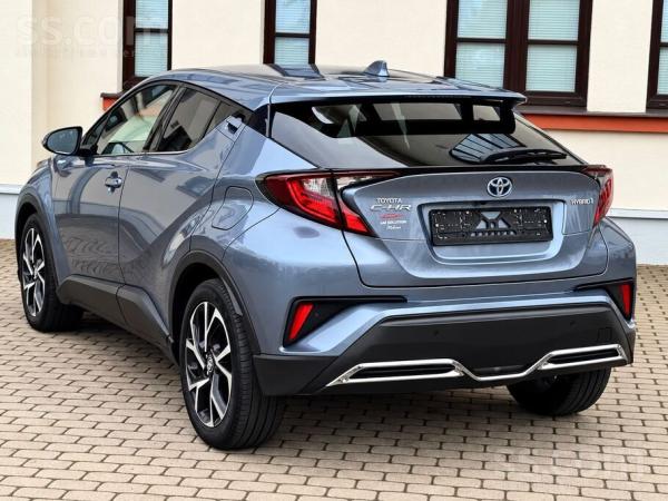 Blue Toyota C-HR 2021 in Jelgava, with an engine capacity of 2.00 L and mileage of 112 thousand km for 17800 €, photo 5 on AUTOMOTO.COM.LV